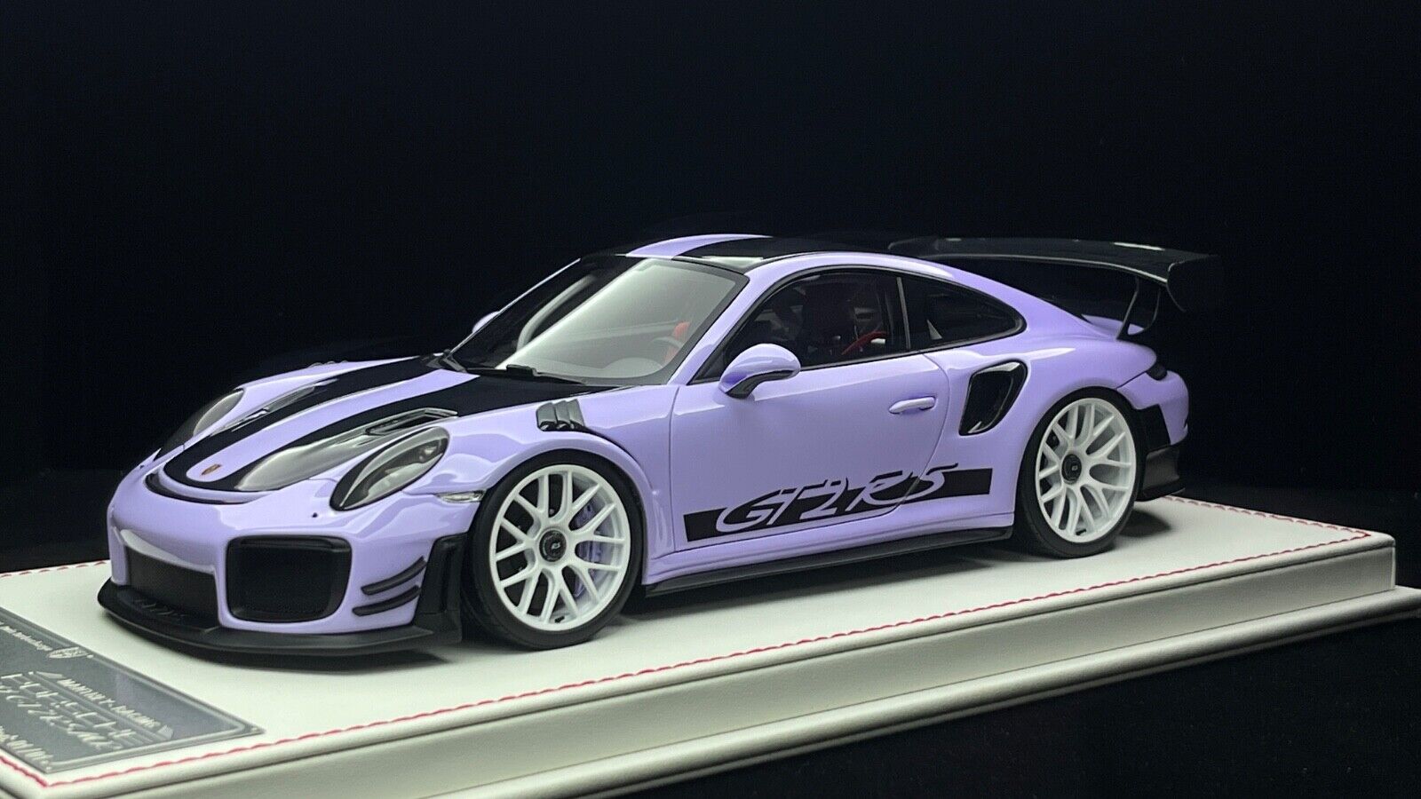 Porsche 911 GT2RS MR (Light Purple) [Davis & Giovanni] 1/18 scale - 1