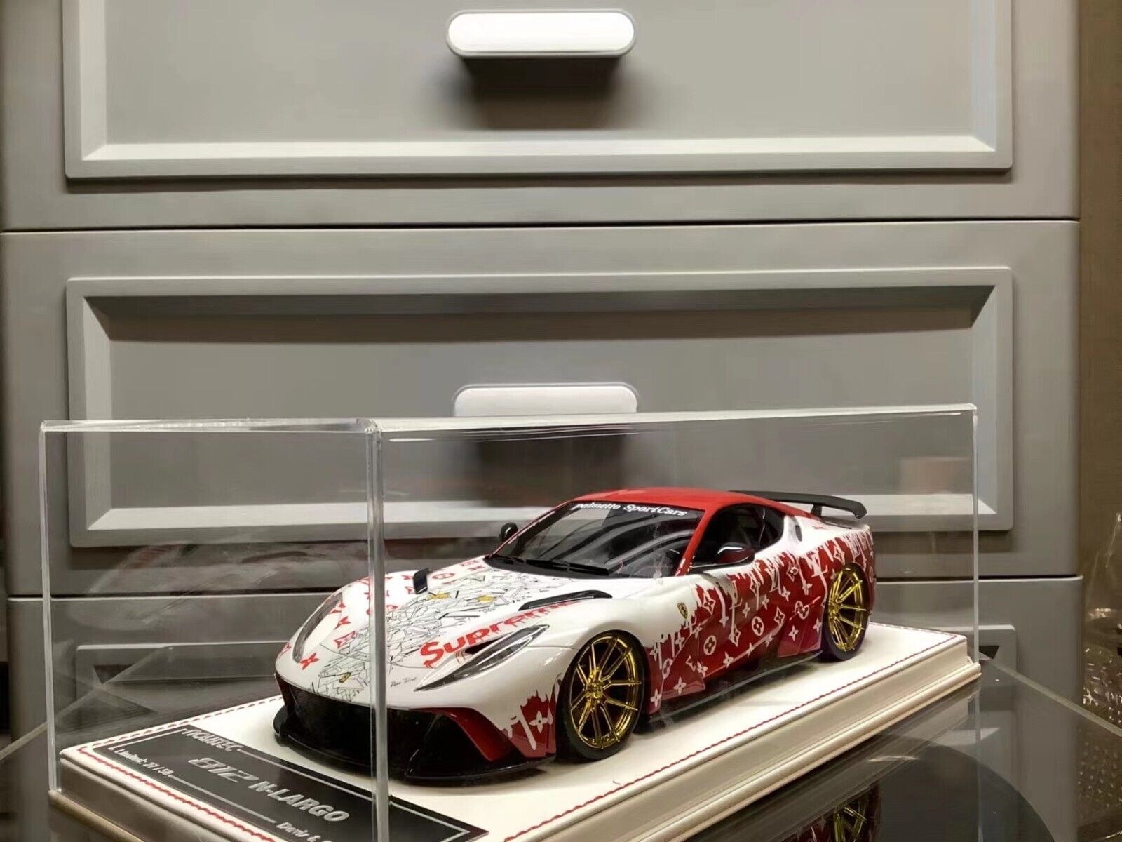 Ferrari 812 N-LARGO NOVITEC (Supreme x LV) [Davis & Giovanni] 1/18 sca