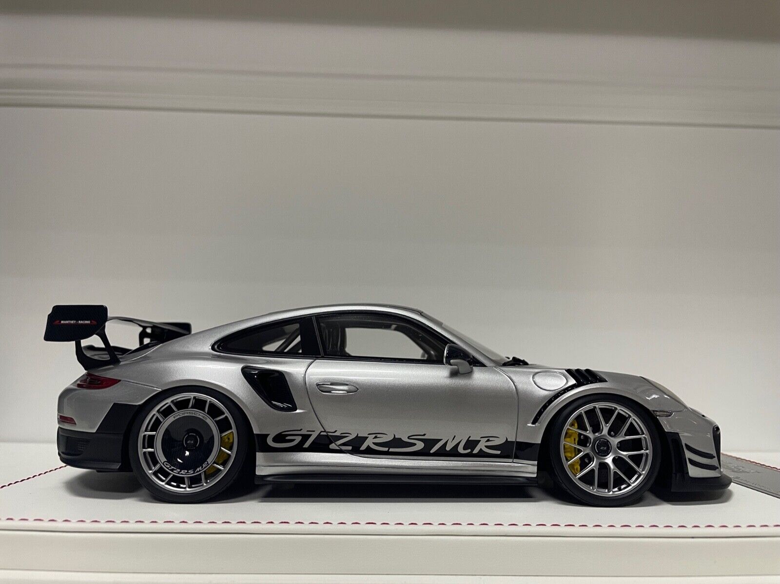 Porsche GT2RS MR (Manthey Racing Silver) [Davis & Giovanni] 1/18 scale