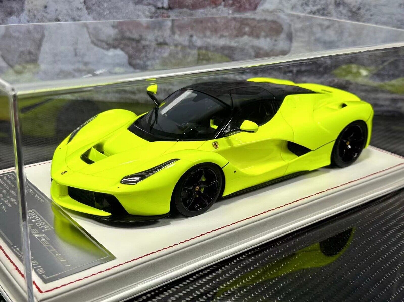 Ferrari LaFerrari (Neon Yellow) [Davis & Giovanni] 1:18 scale
