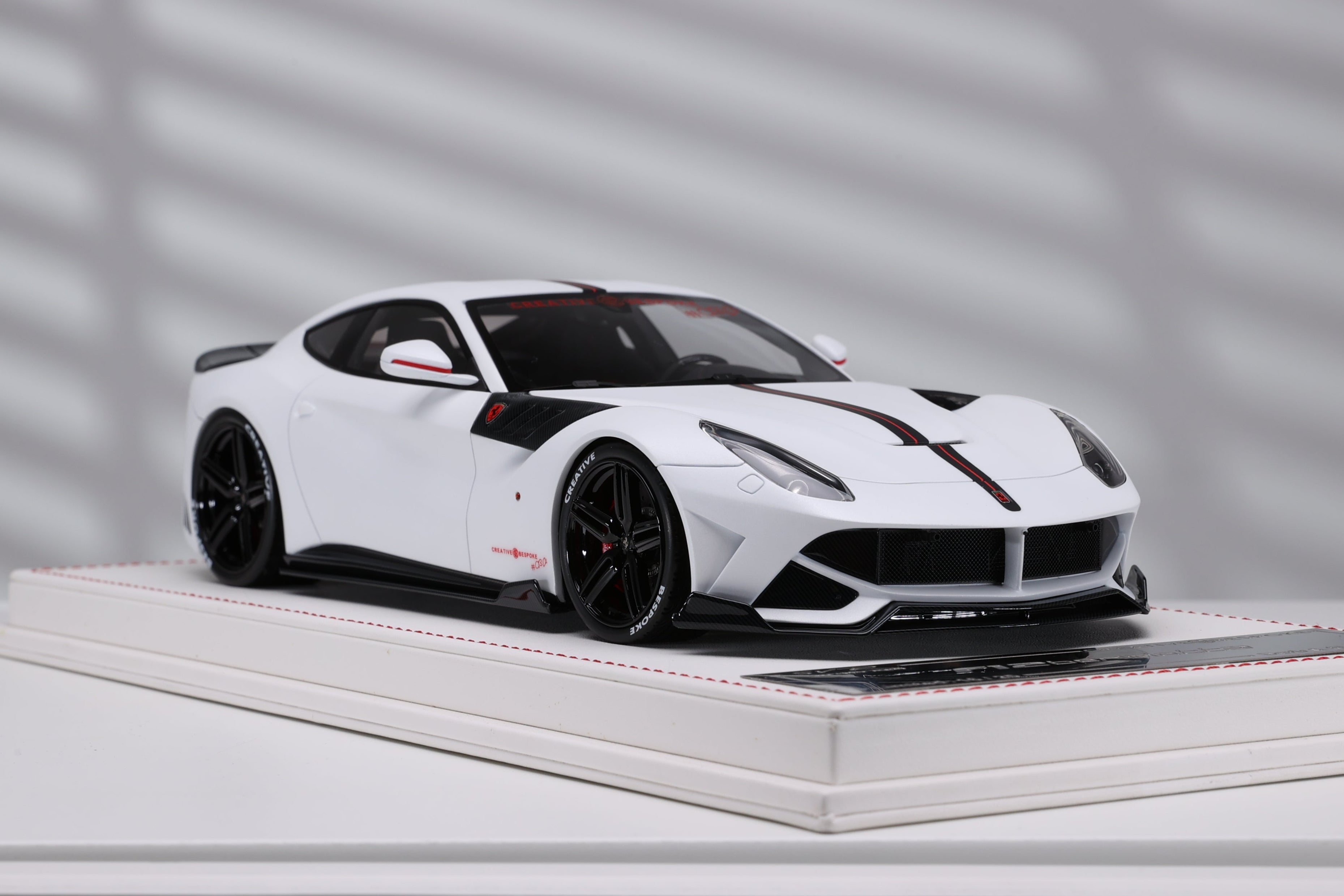 Ferrari F12 Berlinetta SVR (Pearl White) [Davis & Giovanni] 1/18 scale